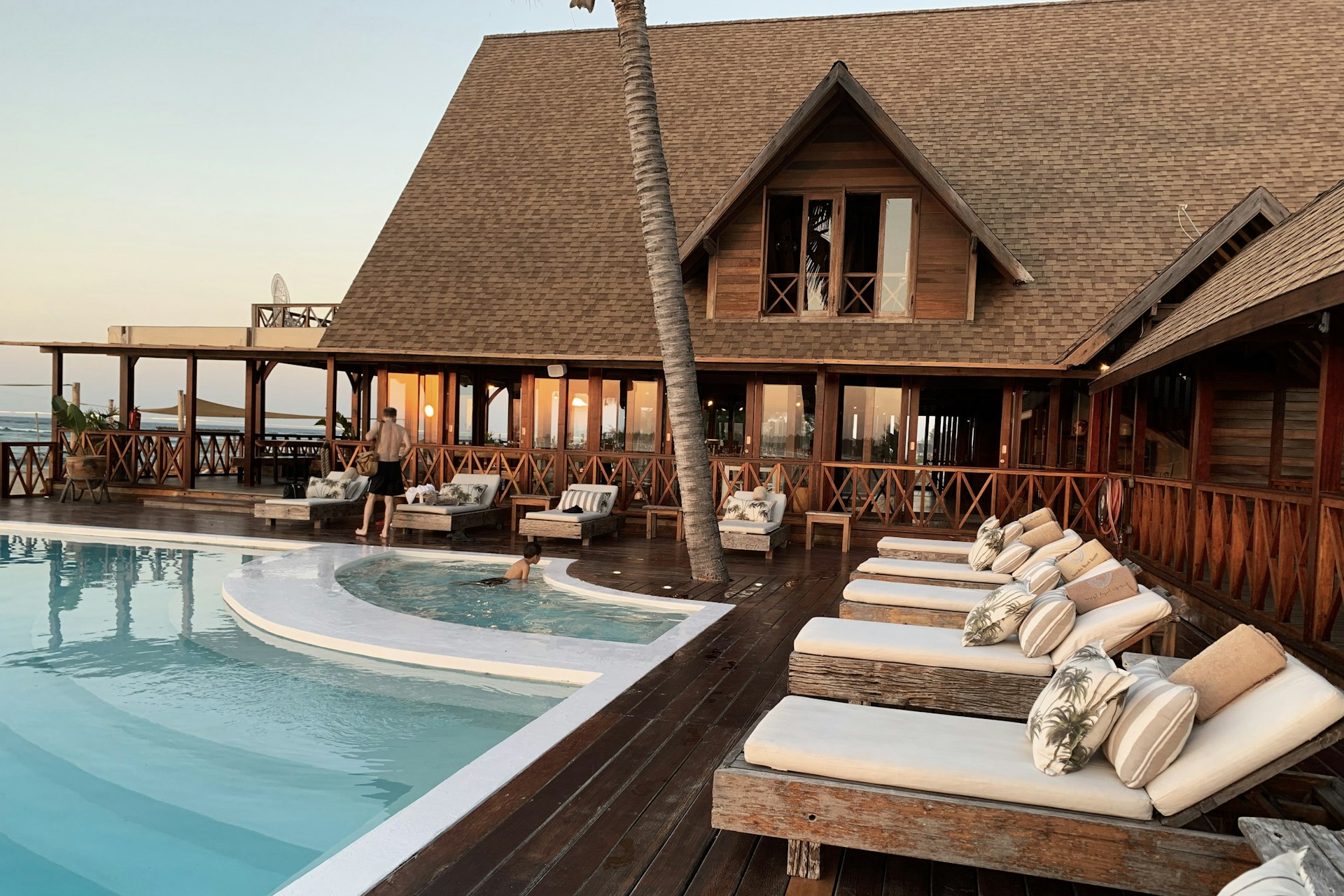Best Luxury Hotel Loyalty Programs 2026 | Marriott, Hyatt, Hilton Compared